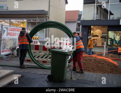 Nidda, Germany. 24th Nov, 2023. A fiber optic cable peeks out of the ...
