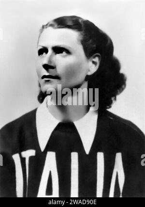 1936 , ITALY : The italian runner hurdler and sprinter ONDINA VALLA ...