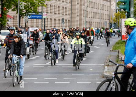 A policewoman from the Berlin bicycle squadron accompanies the bike ...