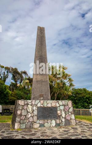The obelisk monument at Knights Point Stock Photo - Alamy