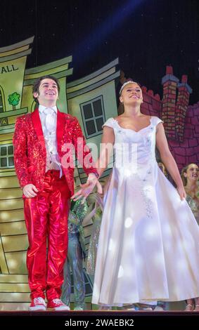 curtain call, Aladdin pantomime, Empire Theatre, Hackney, London, UK ...