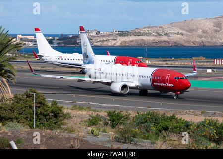 Norwegian Air Sweden Boeing 737-84P (REG: SE-RXA) landing with some bad ...