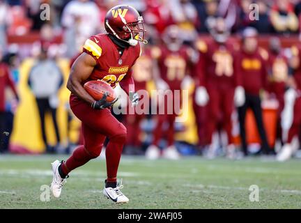 Washington Commanders wide receiver Jamison Crowder (80) makes a catch ...