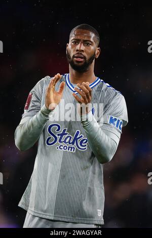 Beto of Everton applauds the fans after the game during the Premier ...