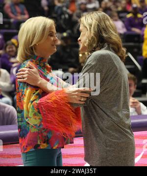 Missouri head coach Robin Pingeton signals to her players during the ...