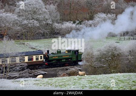 Newly restored GWR pannier tank 7754 pulling a Santa special Christmas ...