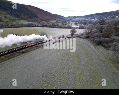 Newly restored GWR pannier tank 7754 pulling a Santa special Christmas ...