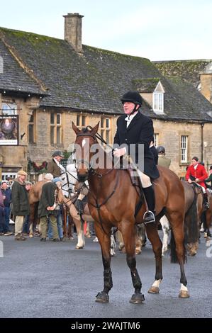 The Heythrop Hunt tradtionally hold a meet on New Year's Day in the ...