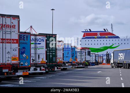 Republic of Ireland, Dublin, containers on Dublin Port Stock Photo - Alamy