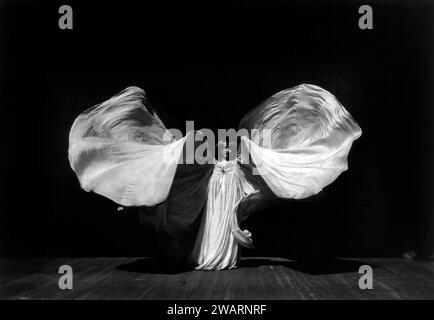 Photograph of Loie Fuller (1862-1928) an American dancer. Dated 20th ...