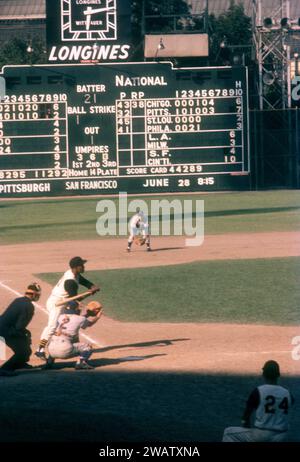 PITTSBURGH, PA - 1960: Roberto Clemente #21 of the Pittsburgh Pirates ...