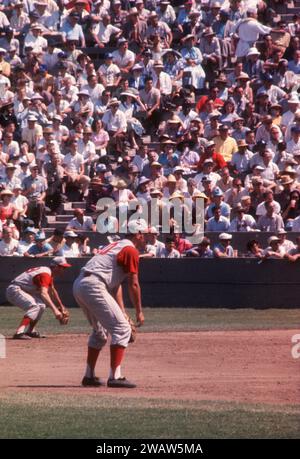 Los Angeles Dodgers second baseman Hyeseong Kim works out during spring ...