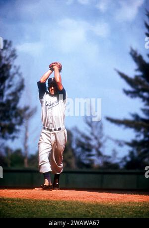 BRADENTON, FL - MARCH, 1957: Pitcher Warren Spahn #21 of the Milwaukee ...
