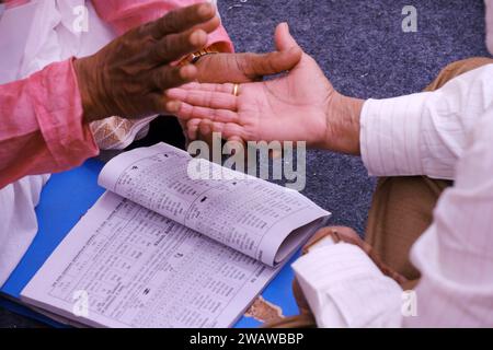 Pune, Maharashtra, India, Palmistry (Palm) Reading, Hast Rekha Reading ...