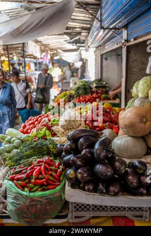People at the Osh Bazaar, Bishkek, Kyrgyzstan Stock Photo - Alamy