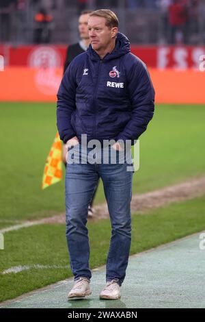 Timo Schultz Cheftrainer 1. FC Köln bei seinem ersten Spiel für Köln. Lacht, Freude. Fußball ...