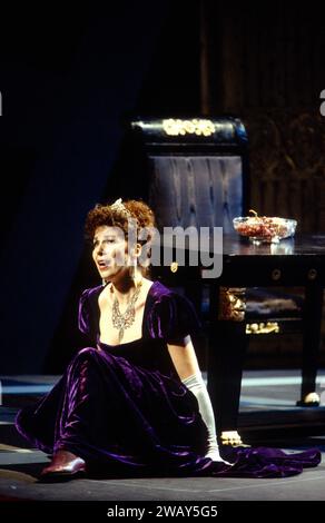 Rosalind Plowright (Floria Tosca) in TOSCA at English National Opera ...