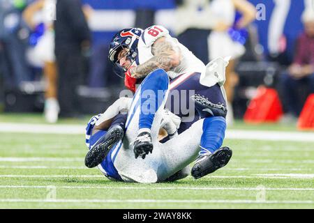 Indianapolis Colts linebacker Segun Olubi (50) lines up against the Las ...