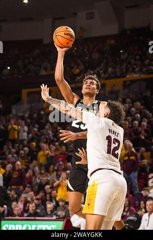 Colorado forward Tristan da Silva (23) shoots during the first half of ...
