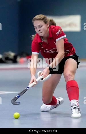 Ines Wanner (TSVMH, 11), am Ball, Freisteller, Ganzkörper, Einzelbild ...