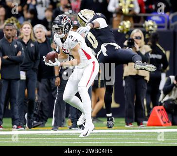 Atlanta Falcons wide receiver Drake London (5) scores a touchdown ...