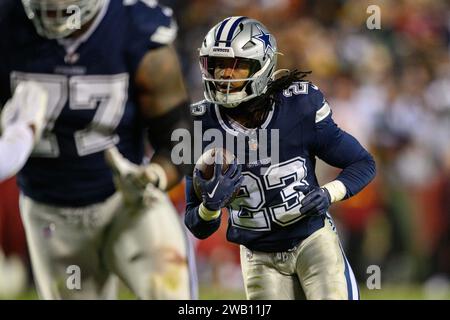 Dallas Cowboys running back Rico Dowdle (34) warms up before an NFL ...