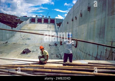 Indonesia - construction of a hydroelectric dam on Java with the help ...
