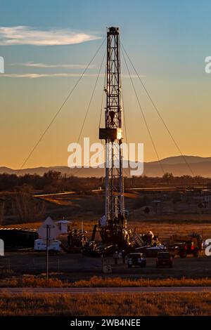 Lochbuie, Colorado - An oil drilling rig northeast of Denver Stock ...