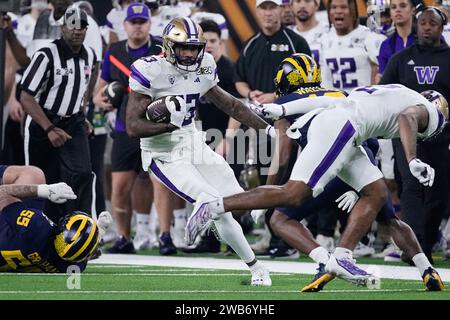 Washington Huskies tight end Devin Culp (83) is tackled by a trio of ...