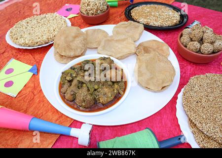 Makar sankranti special food, Uttarayan festival food Undhiyu and poori ...
