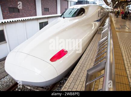 A Shinkansen N700 Series bullet train at Shinagawa station in Tokyo ...