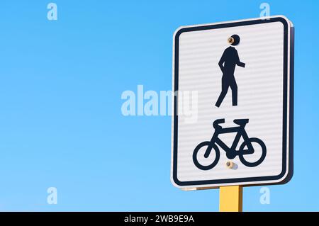 Shared pathway sign for pedestrians and cyclists, UK Stock Photo - Alamy
