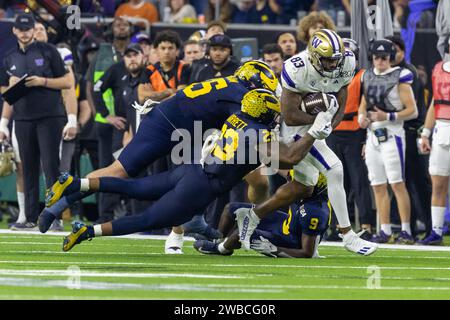 Washington Huskies tight end Devin Culp (83) makes a catch for a ...