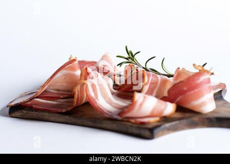 A realistic 3d cutting board isolated on a vertical white background ...