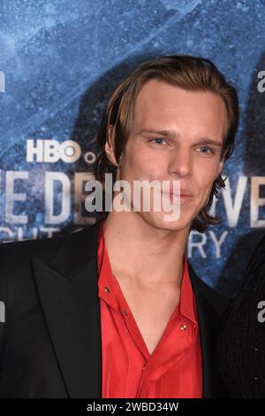 JODIE FOSTER and FINN BENNETT in TRUE DETECTIVE (2024), directed by ...