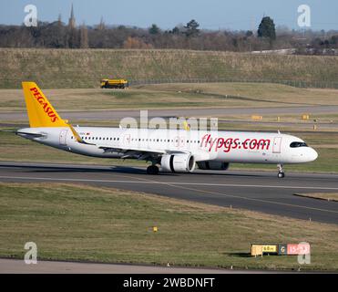 Pegasus Airlines A321-251NX With The TC-RDA Aircraft Marks lands On The Southern Runway 08R Of ...