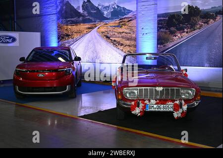 altes Logo, Schriftzug mit Wappen von Köln des Autohersteller FORD an ...