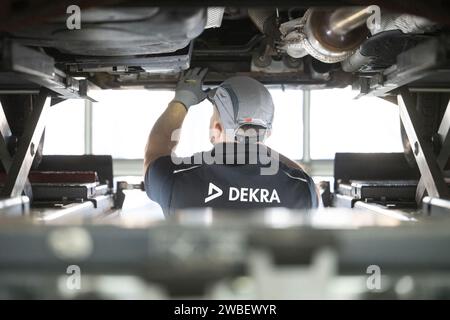 Stuttgart, Germany. 10th Jan, 2024. An employee of the testing ...