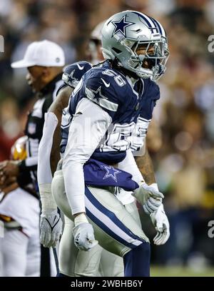 Dallas Cowboys' Dante Fowler Jr., center left, sacks New York Jets ...