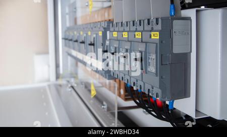 Electrical circuit breakers, industrial electrical control switch ...