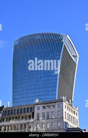 Unusual skyscraper 20 Fenchurch Street dominating traditional city ...