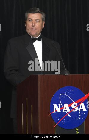 Stennis Space Center Director Patrick Scheuermann welcomes Roy S ...