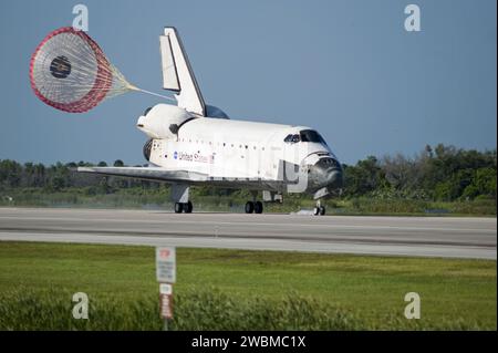 CAPE CANAVERAL, Fla. - With its drag chute unfurled, space shuttle ...