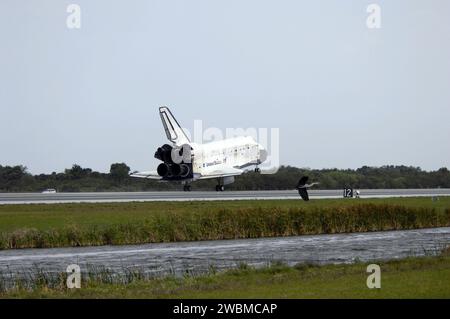 STS-119 Day 1 Lee Archambault and Tony Antonelli before launch Stock ...