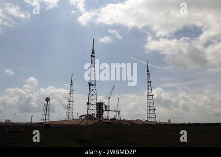 Cape Canaveral, Fla. -- Workers using a large crane dismantle the final ...