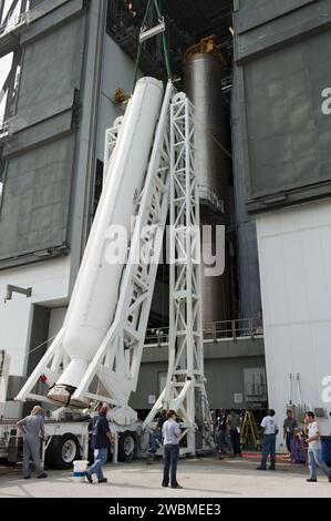 Cape Canaveral, Fla. -- Workers using a large crane remove the access ...