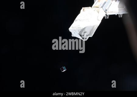 The International Space Station's Japanese Experiment Module captures ...