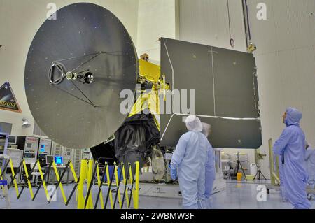 Lockheed Martin technicians deploy the MRO solar array at Kennedy’s ...