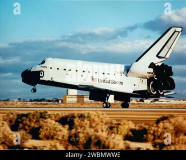 (29 April 1990) --- The Space Shuttle Discovery makes a smooth landing ...