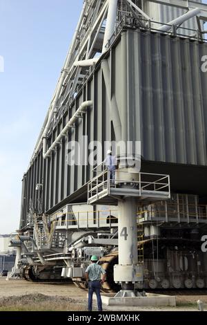 The mobile launcher that will be used to launch the Orion spacecraft ...